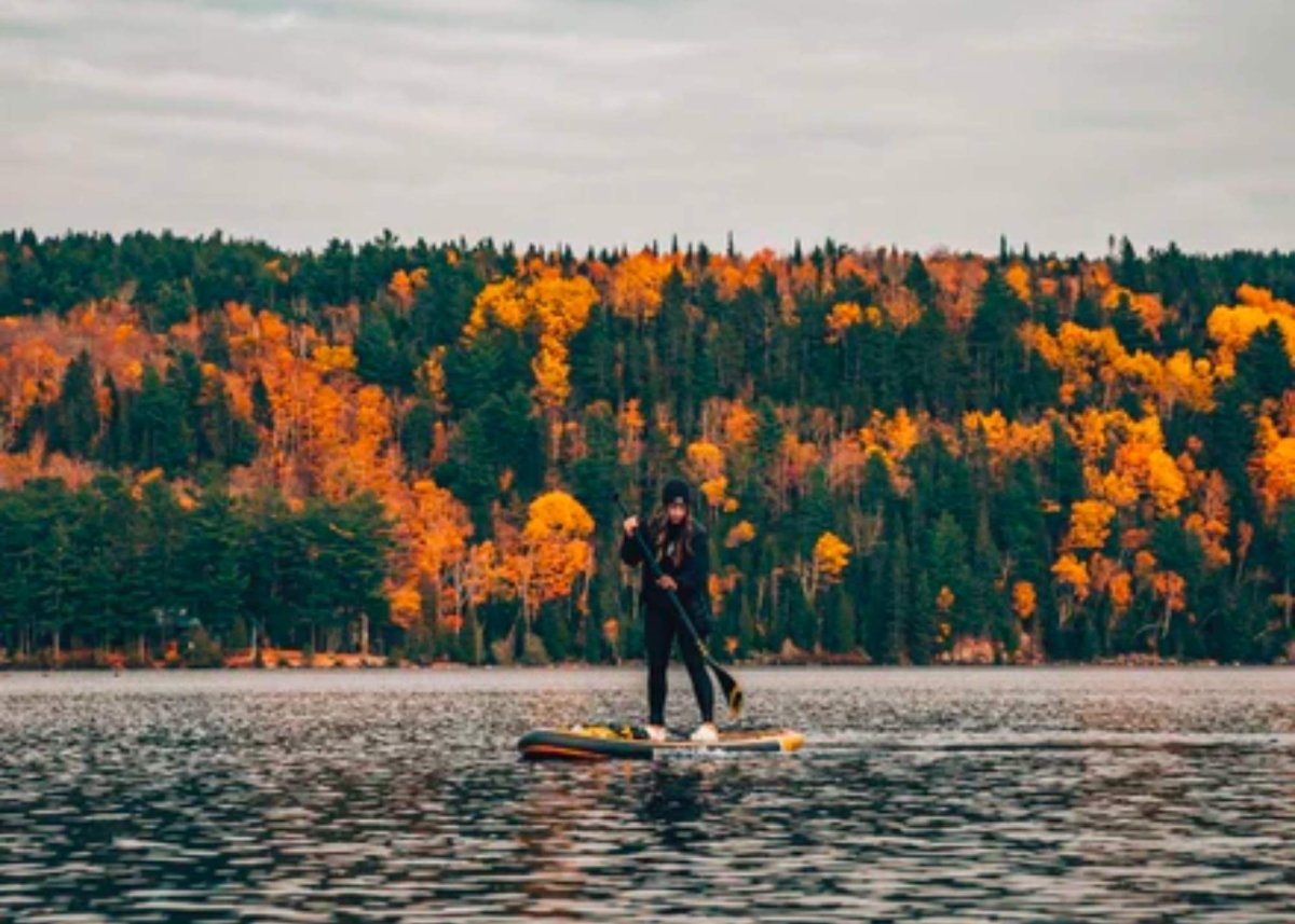 6 lieux incroyables pour admirer les couleurs en SUP cet automne sur l